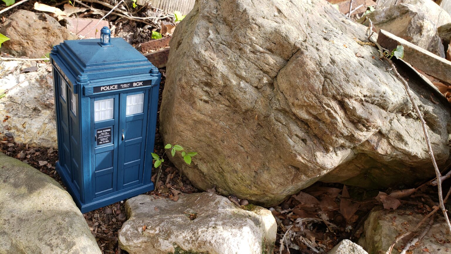 TARDIS Collector's Corner: The 13th Doctor's Electronic TARDIS - Mister ...